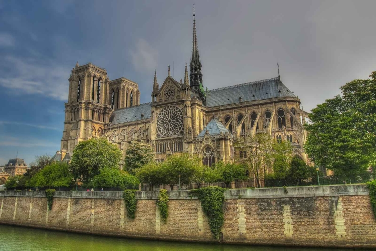 Paris in October: Weather, Fall Tips, And What to Expect - The Planet D