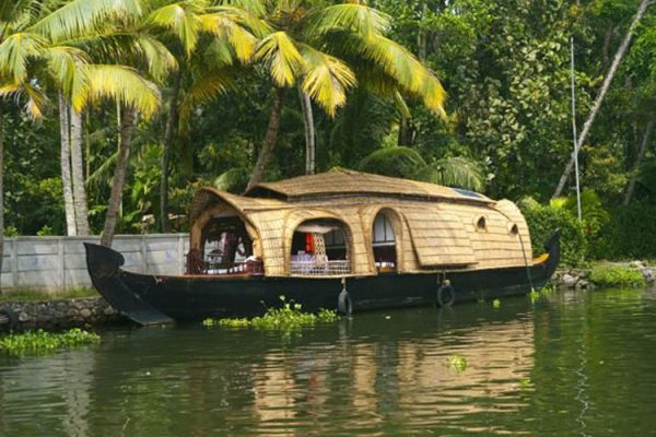Kerala Backwaters - 24 Hours on an Alleppey Houseboat | The Planet D